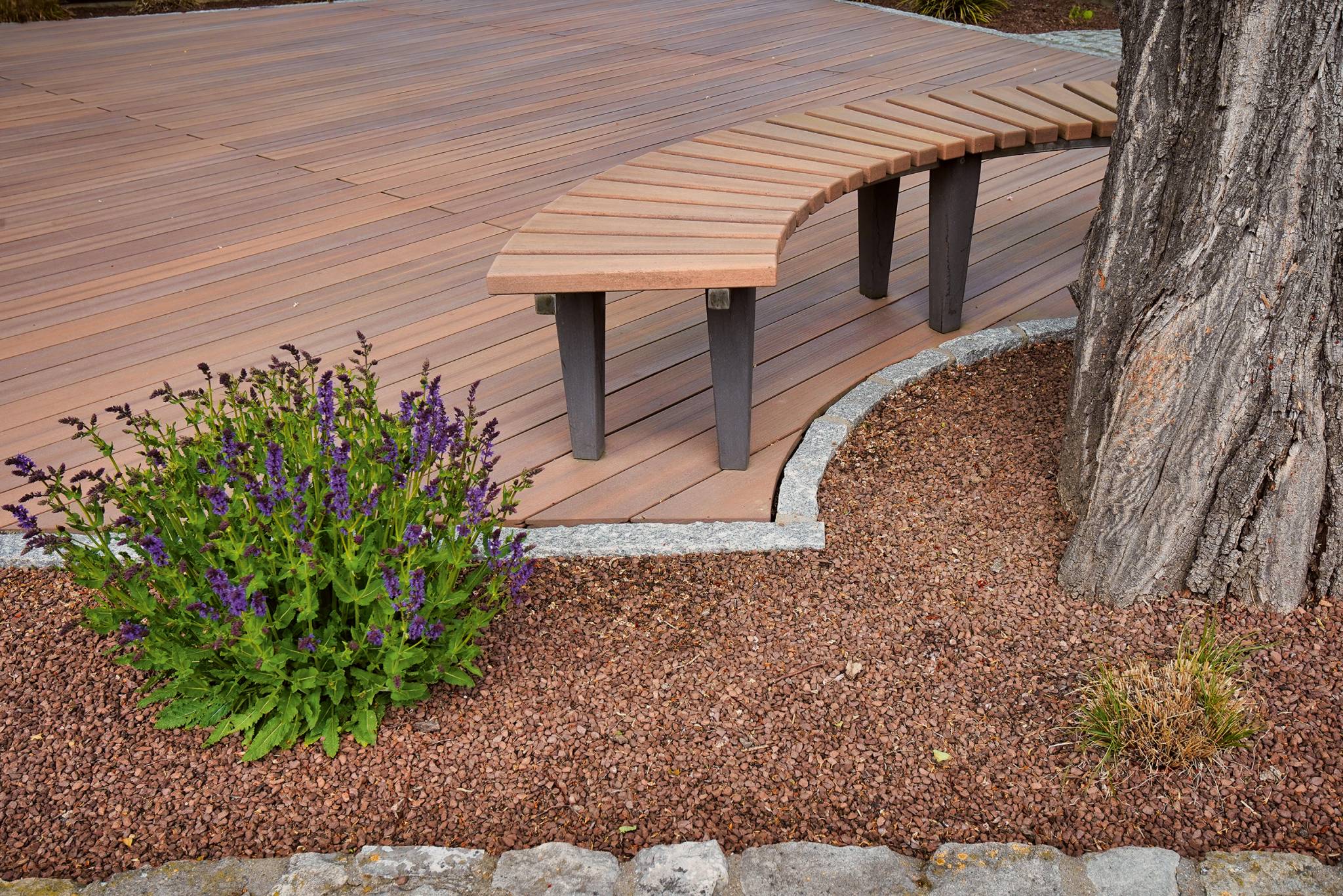 Ersetzen Sie Ihre alte Holzterrasse durch eine neue megawood® Terrasse