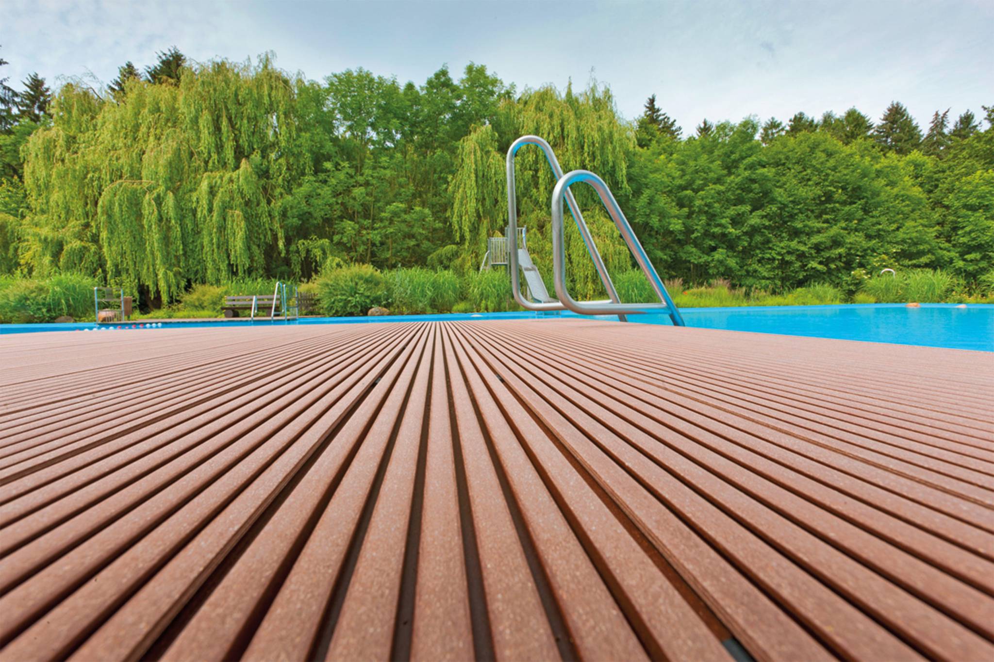 Poolterrassen von megawood® - Planungswelten