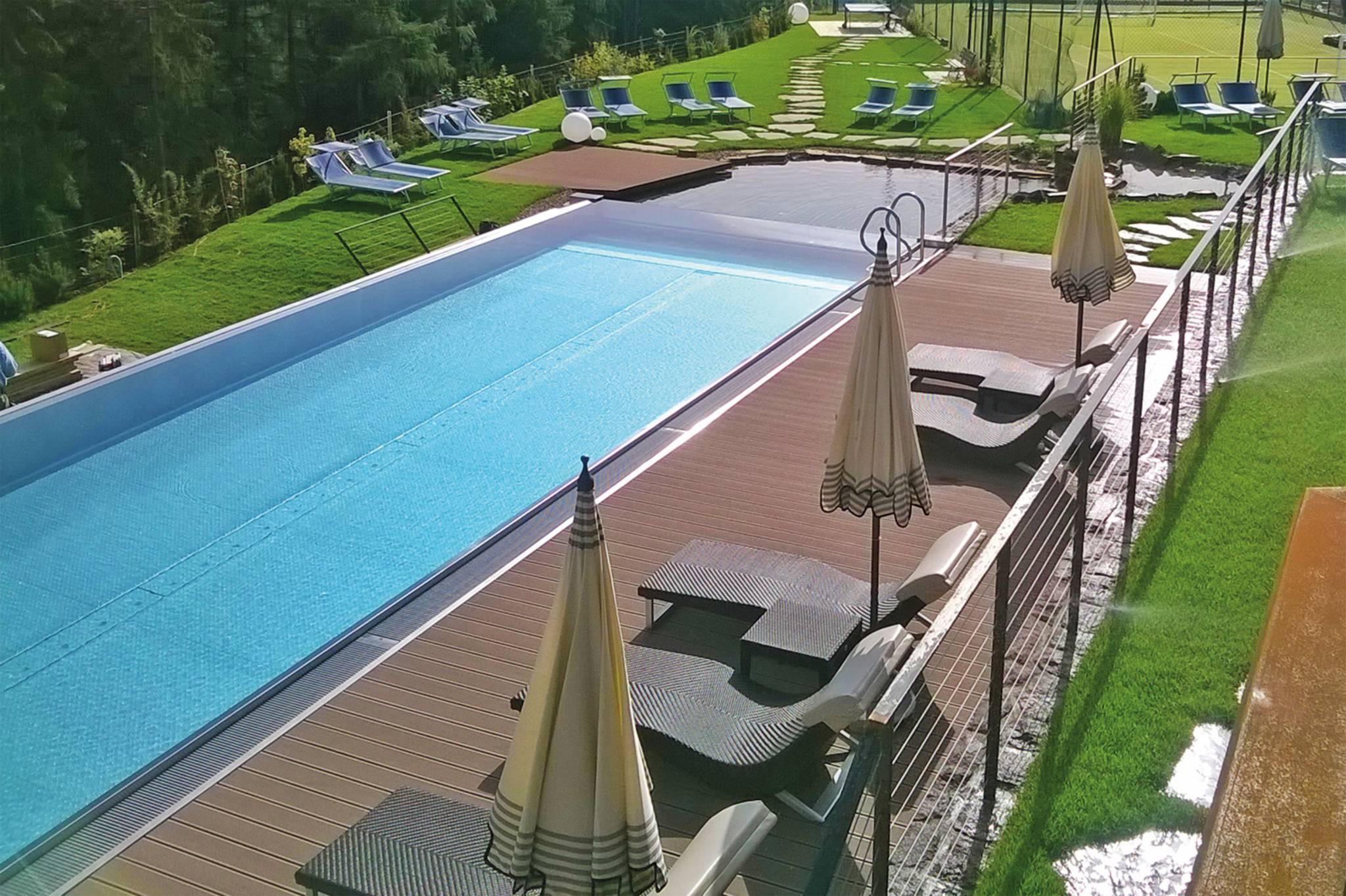 Poolterrassen von megawood® - Planungswelten