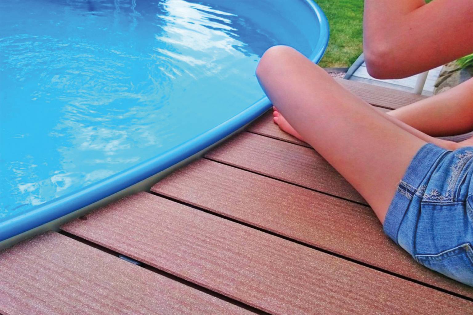 Poolterrassen von megawood® - Planungswelten