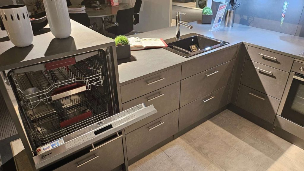 Ausstellungsküche: Nolte Einbauküche Modell: Nolte Metal / Feel